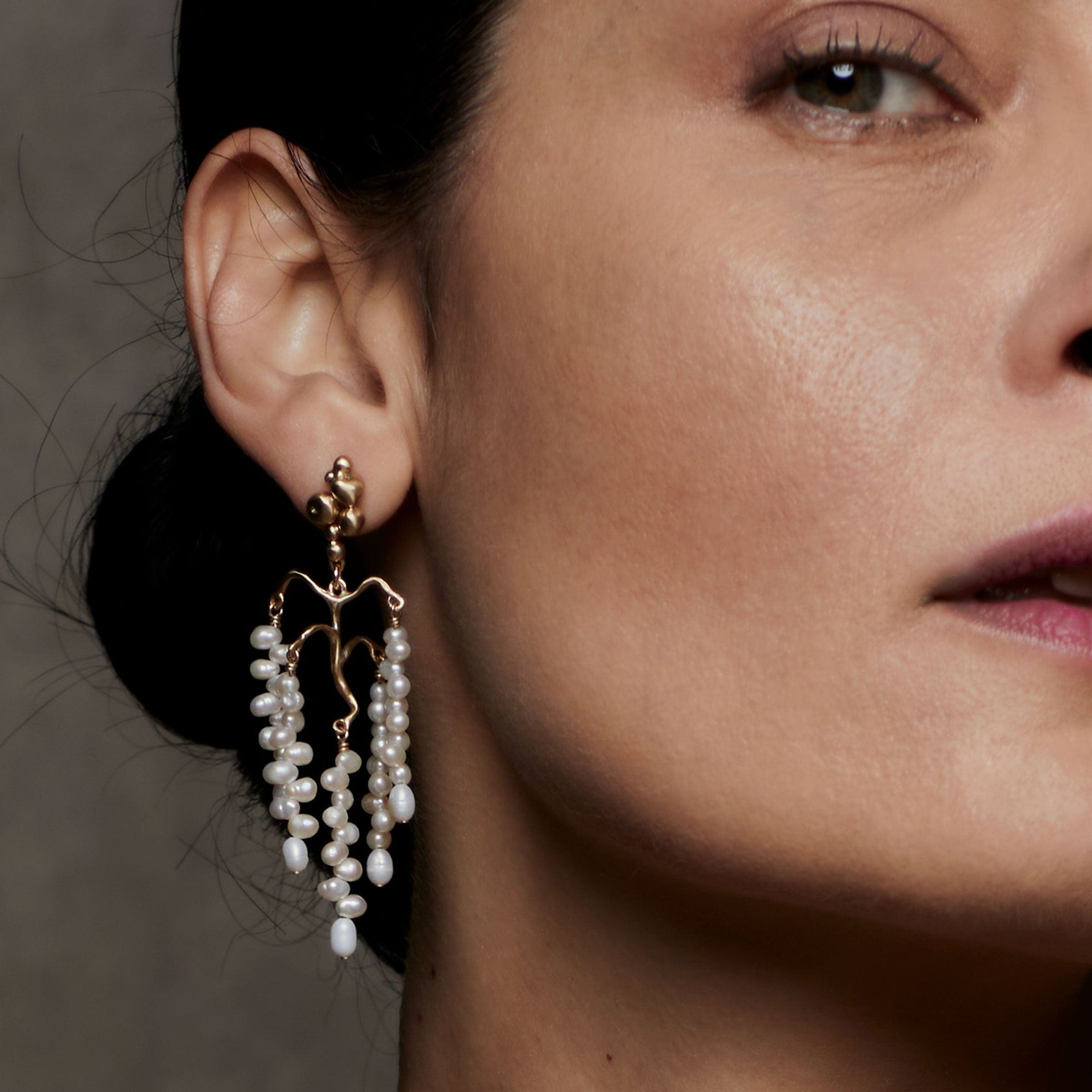 WISTERIA PEARL BRONZE CHANDELIER EARRING – Julie Cohn Design